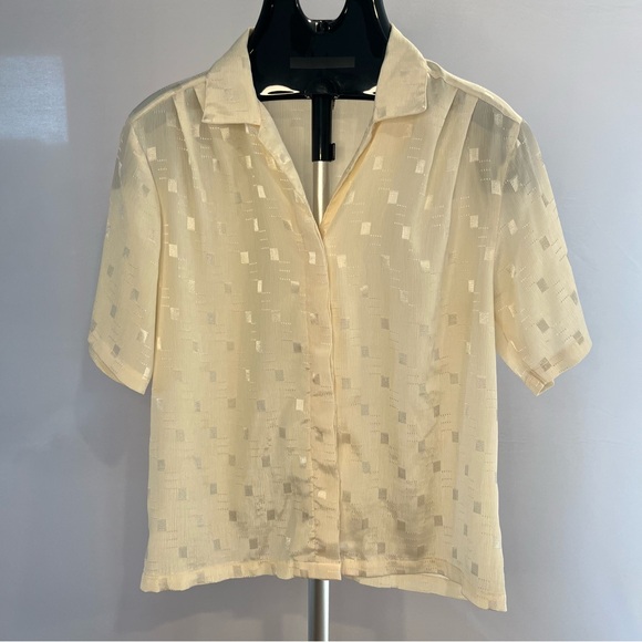 Sheridan Square | Tops | Sheridan Square Cream Buttondown Shirt Womens ...
